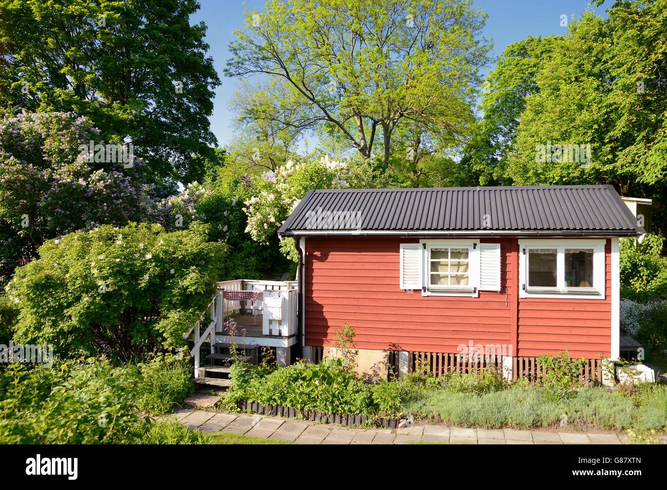 Idyllic green cottage in botanical garden Stock Photo - Alamy