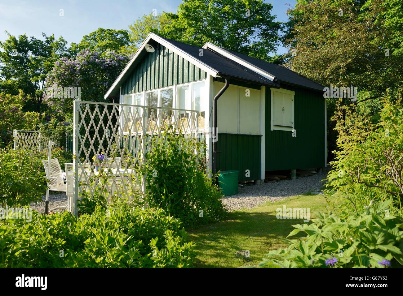 Idyllic green cottage in botanical garden Stock Photo - Alamy