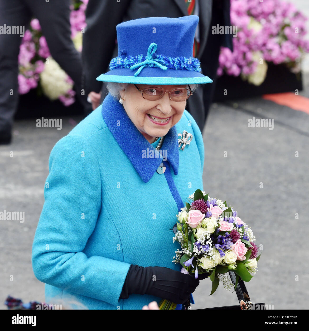 Queen elizabeth ii arrives train hi-res stock photography and images ...
