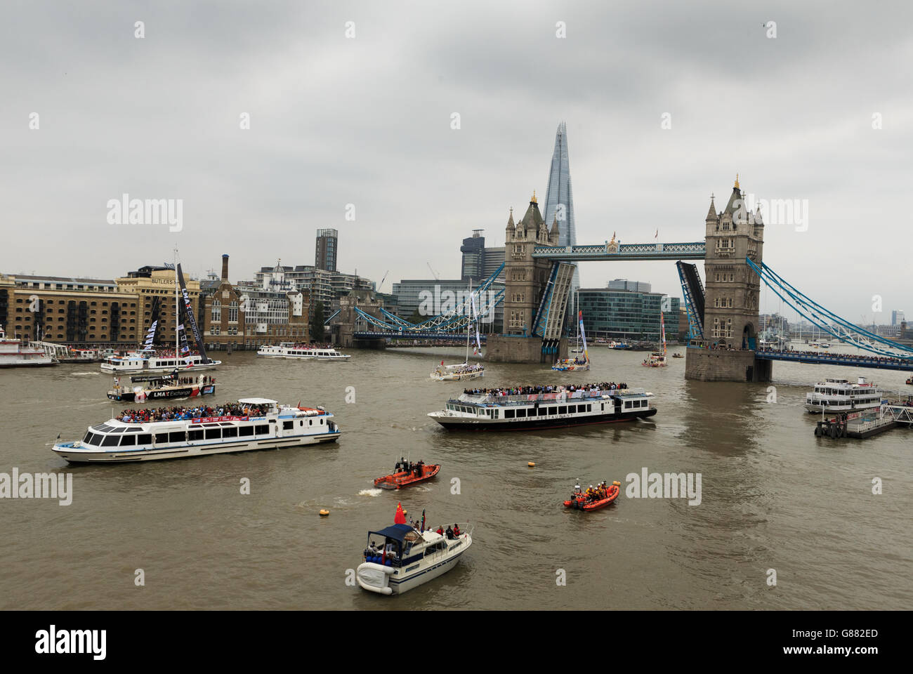The yachts head through Tower Bridge during day nine of the Clipper ...
