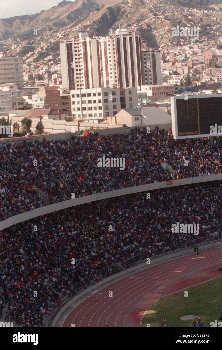 La paz football stadium bolivia hi-res stock photography and images - Alamy