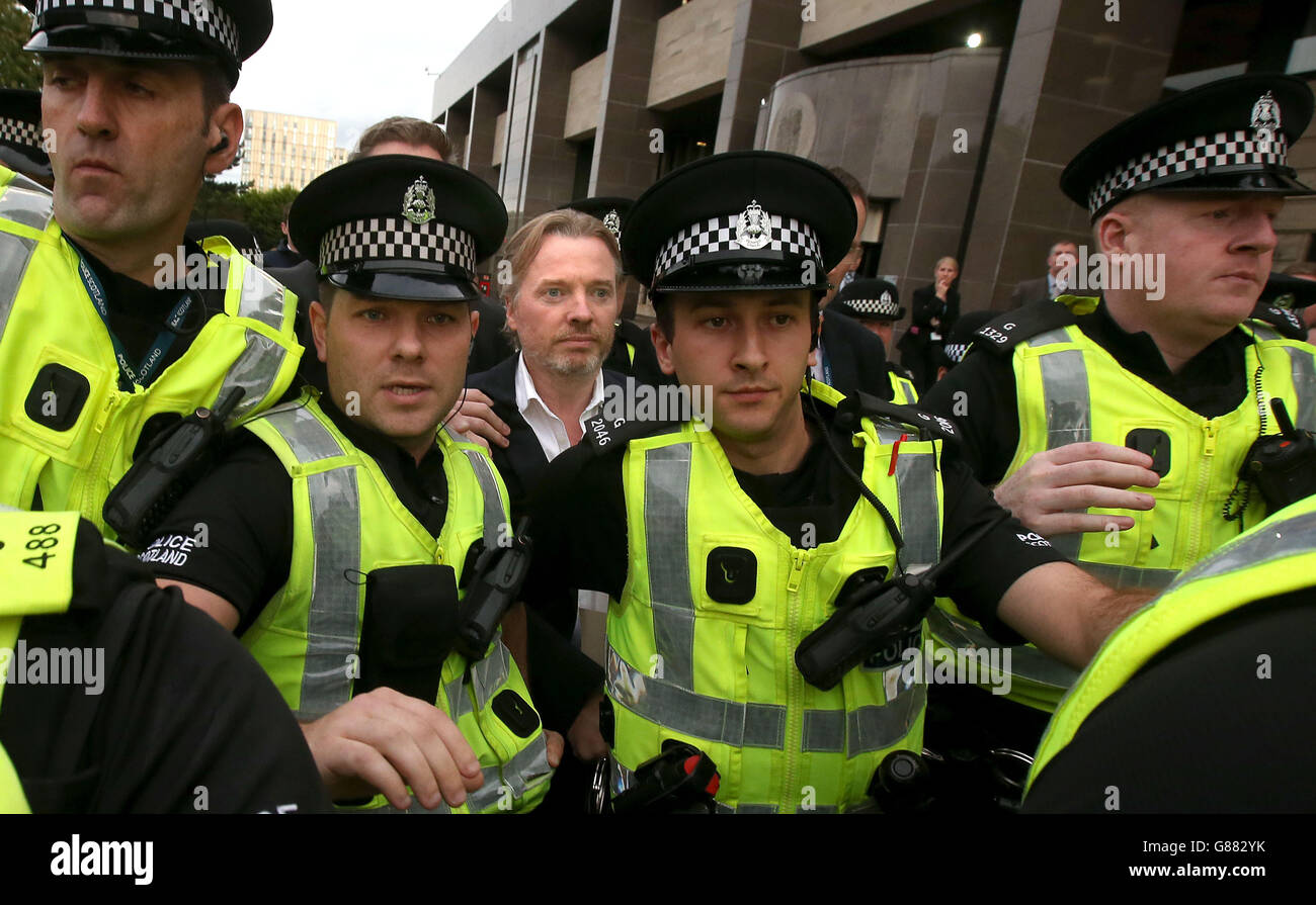 Former owner of Glasgow Rangers, Craig Whyte (centre) leaves Glasgow ...