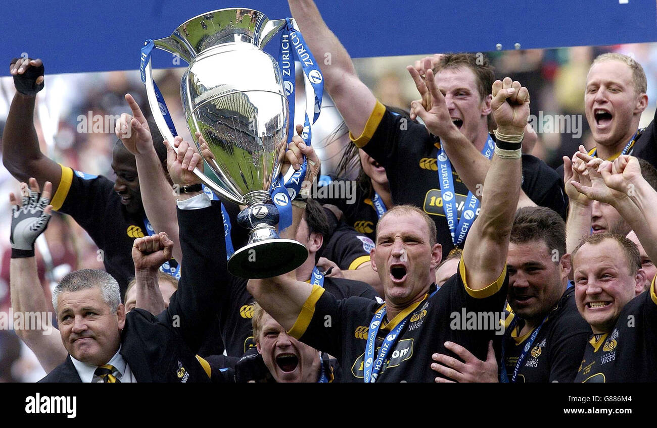 Wasps captain Lawrence Dallaglio (front) and team-mates celebrate with ...