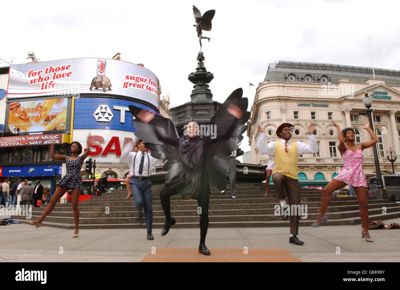 Actors by the statue of Eros. The musical will enter the history books ...