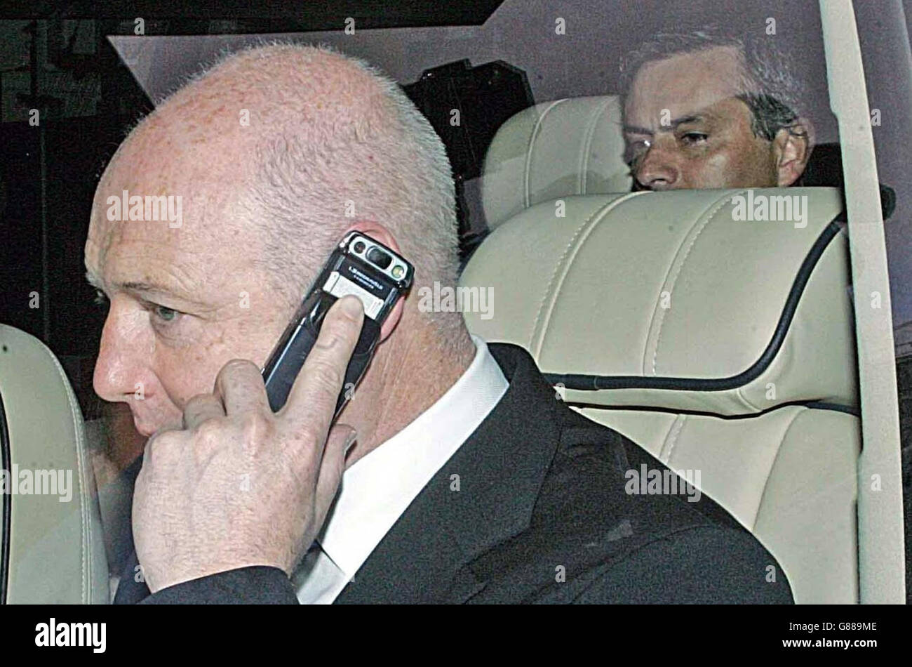 Chelsea chief executive Peter Kenyon (L) and manager Jose Mourinho ...