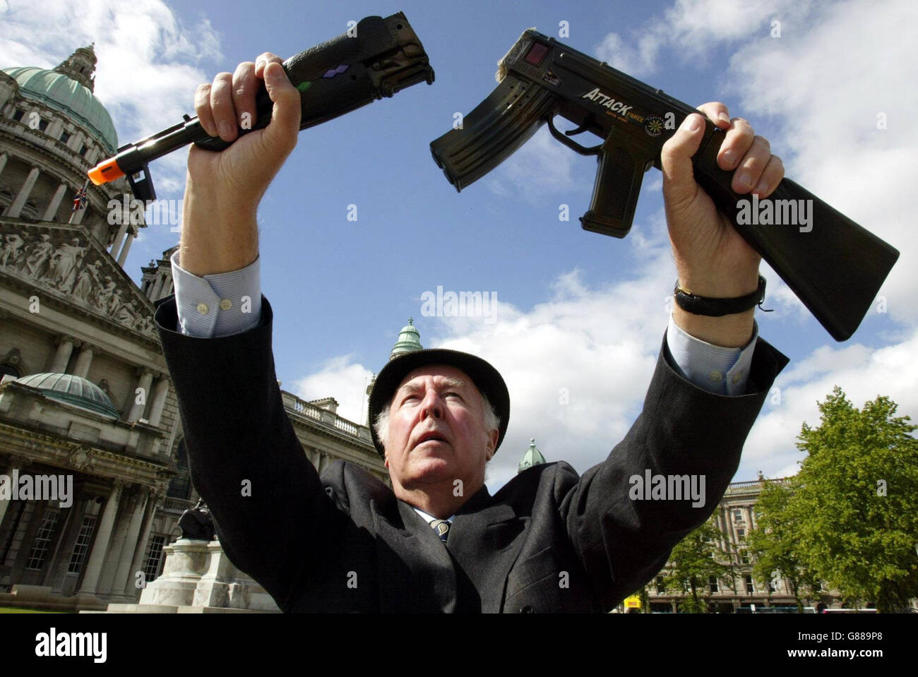 Peace Protest - Belfast City Hall Stock Photo - Alamy