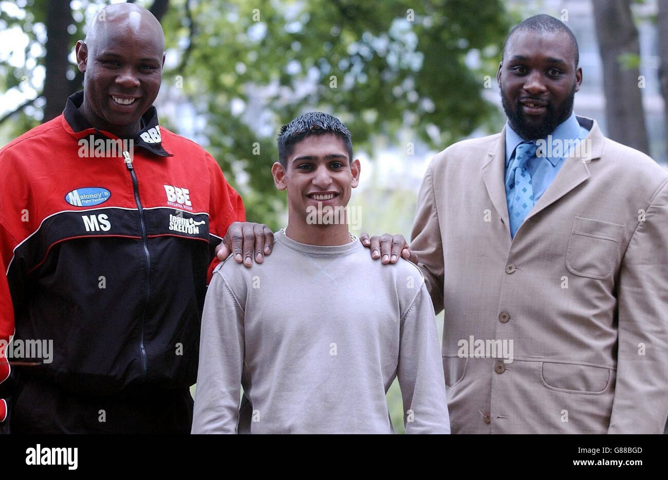 Boxer Amir Khan (C) with British Heavyweight Champion Matt Skelton (L ...