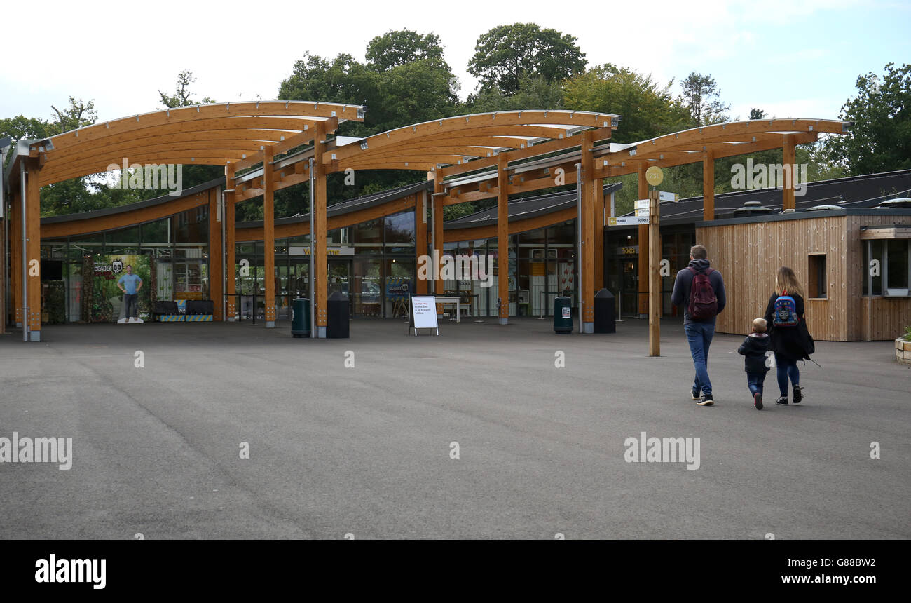 Whipsnade zoo entrance hi-res stock photography and images - Alamy