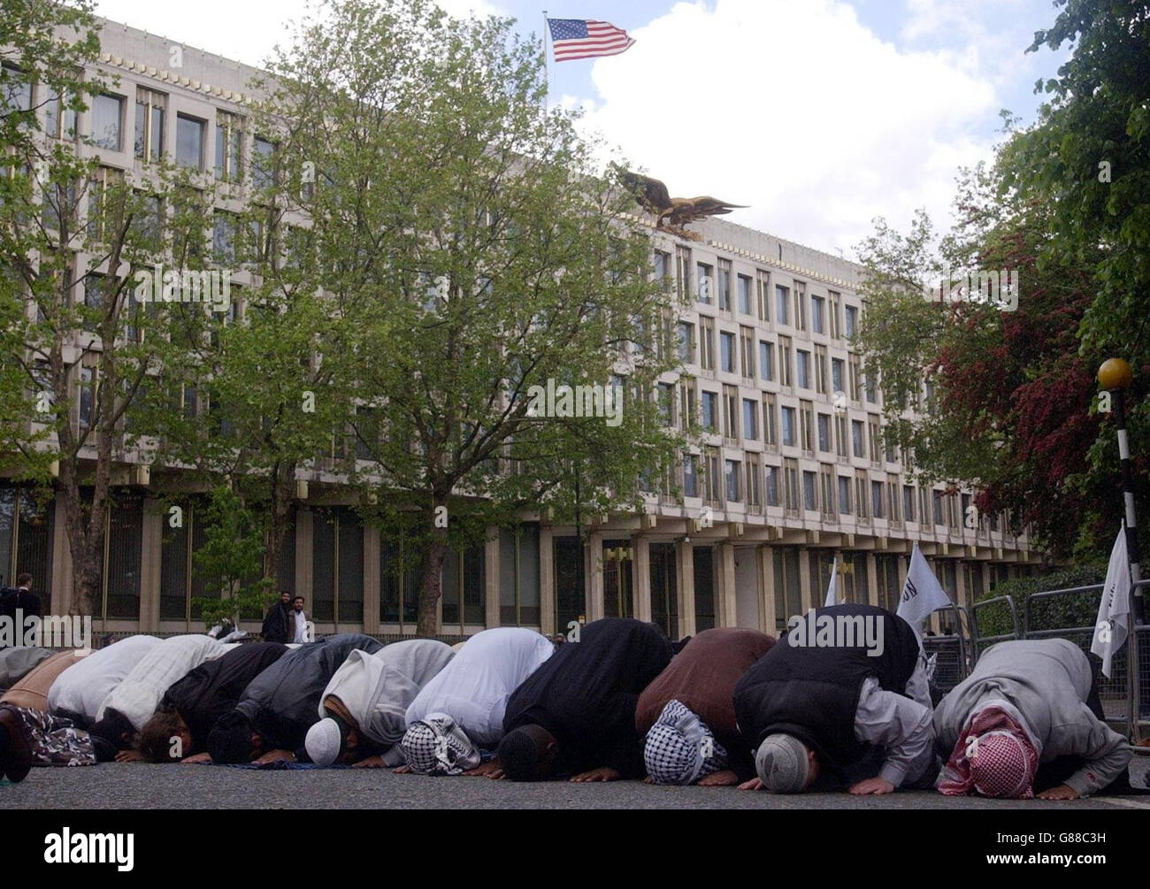 Muslim demonstrators hi-res stock photography and images - Alamy