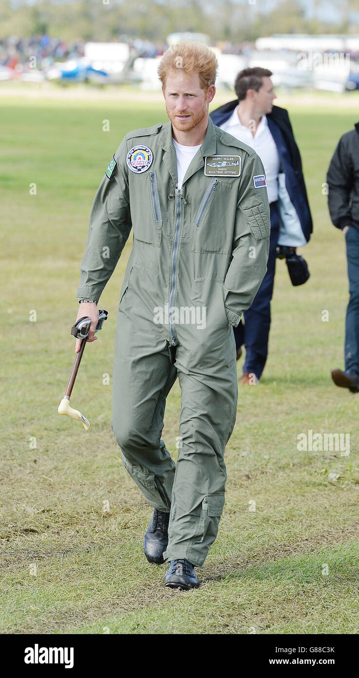 Prince Harry holding Tom Neil's cane as the 95-year-old ex-wing ...