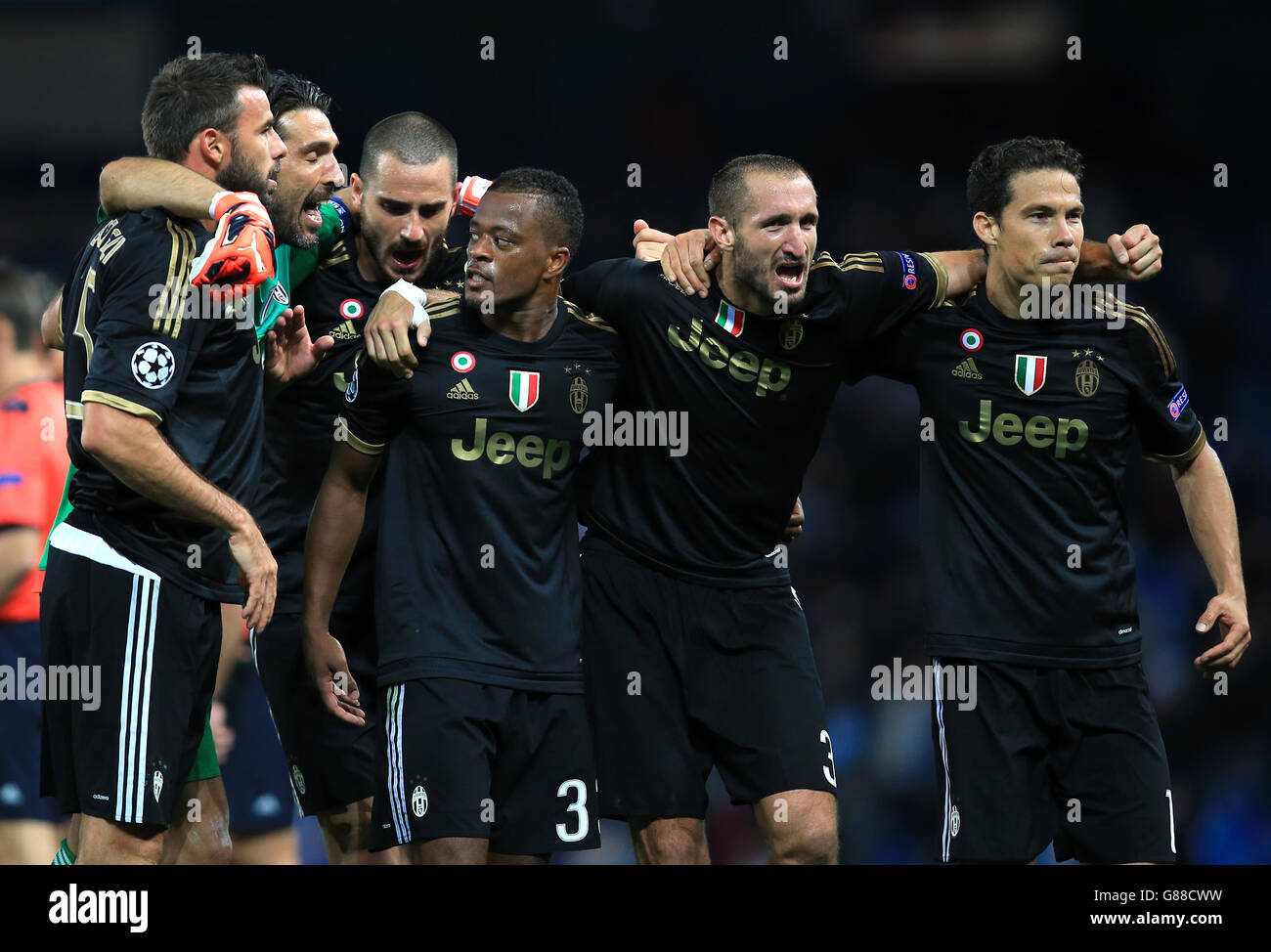 Juventus celebrate their sides win after the final whistle Stock Photo ...