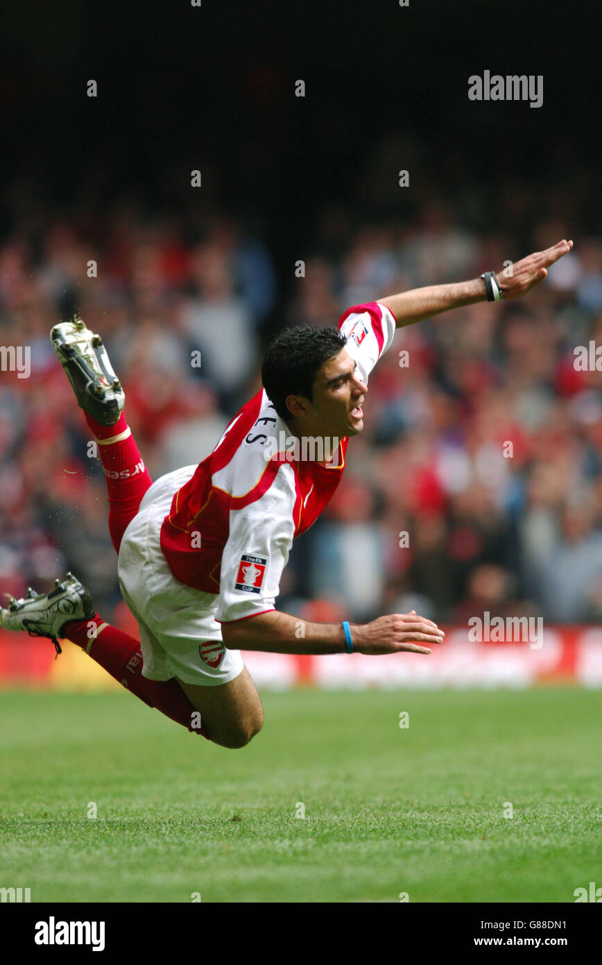 Football man utd dive hi-res stock photography and images - Alamy