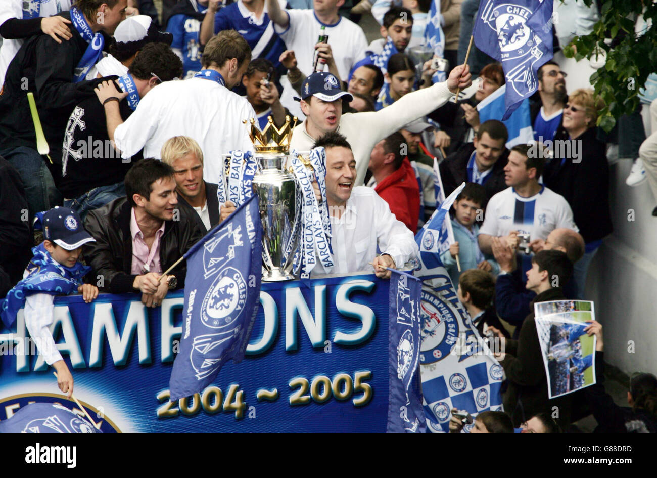 Chelsea players enjoy celebrations hi-res stock photography and images ...