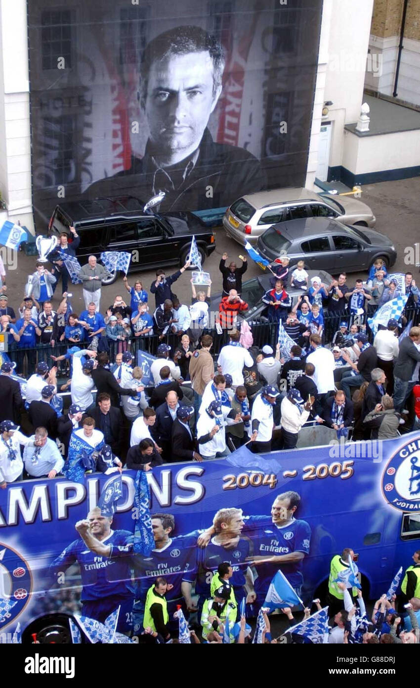 Chelsea flag players hi-res stock photography and images - Alamy