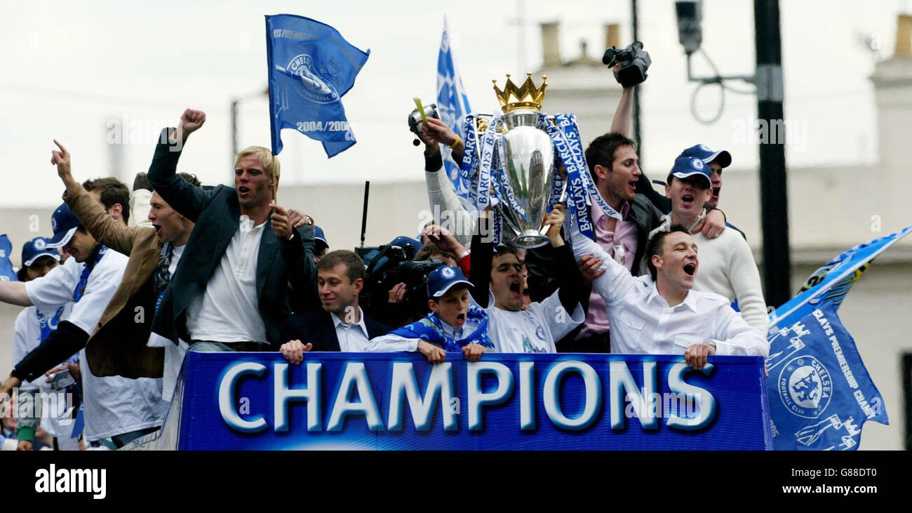 Chelsea flag players hi-res stock photography and images - Alamy