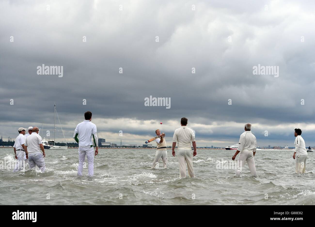 Bramble bank cricket match hi-res stock photography and images - Alamy
