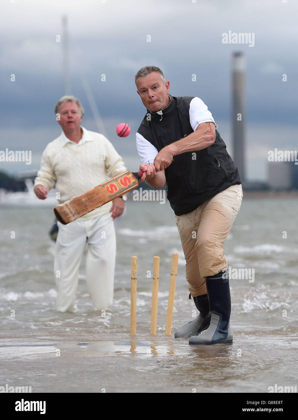 Brambles social cricket ampics hi-res stock photography and images - Alamy