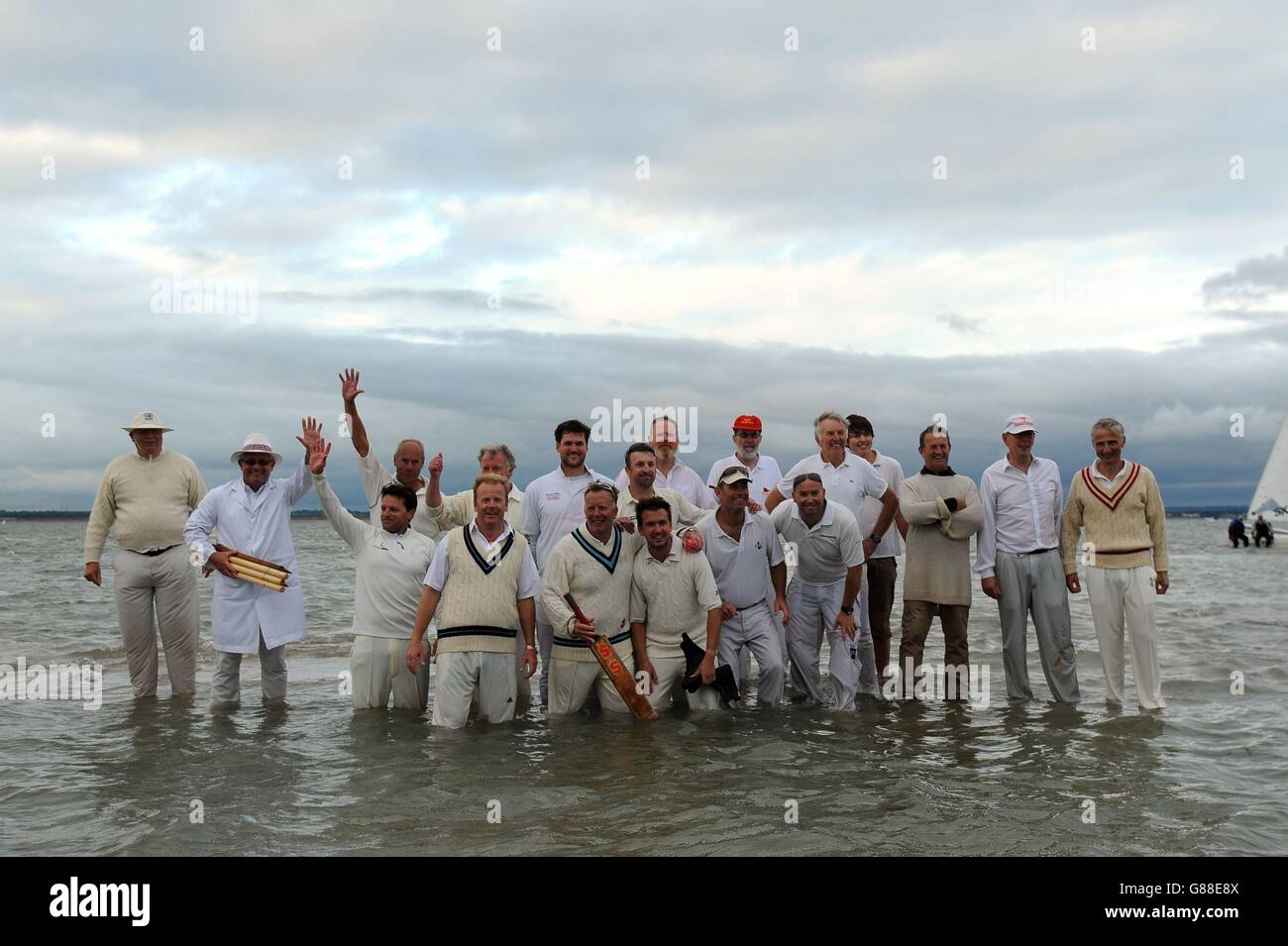 Sandbank yacht in middle hi-res stock photography and images - Alamy
