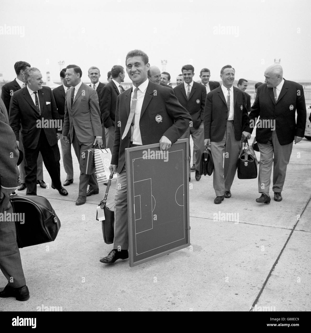 World cup england 1966 hungary hi-res stock photography and images - Alamy