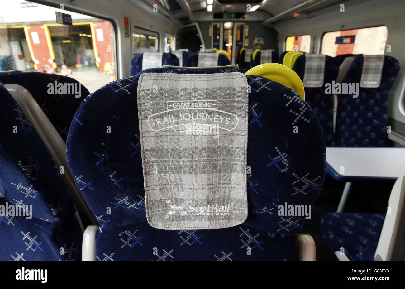 The first 40 new look scotrail trains hi-res stock photography and ...