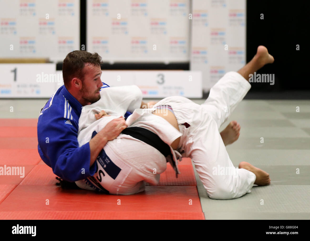 Scotland's Kai Francis (white) and Scotland's Jamie Renwick (blue ...