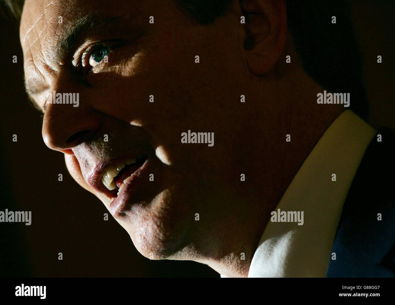Blair press conference downing street hi-res stock photography and ...