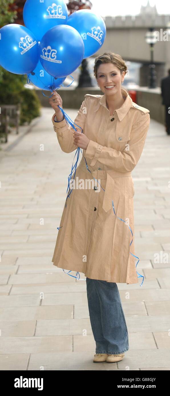 Singer actress holding balloons full length hi-res stock photography ...