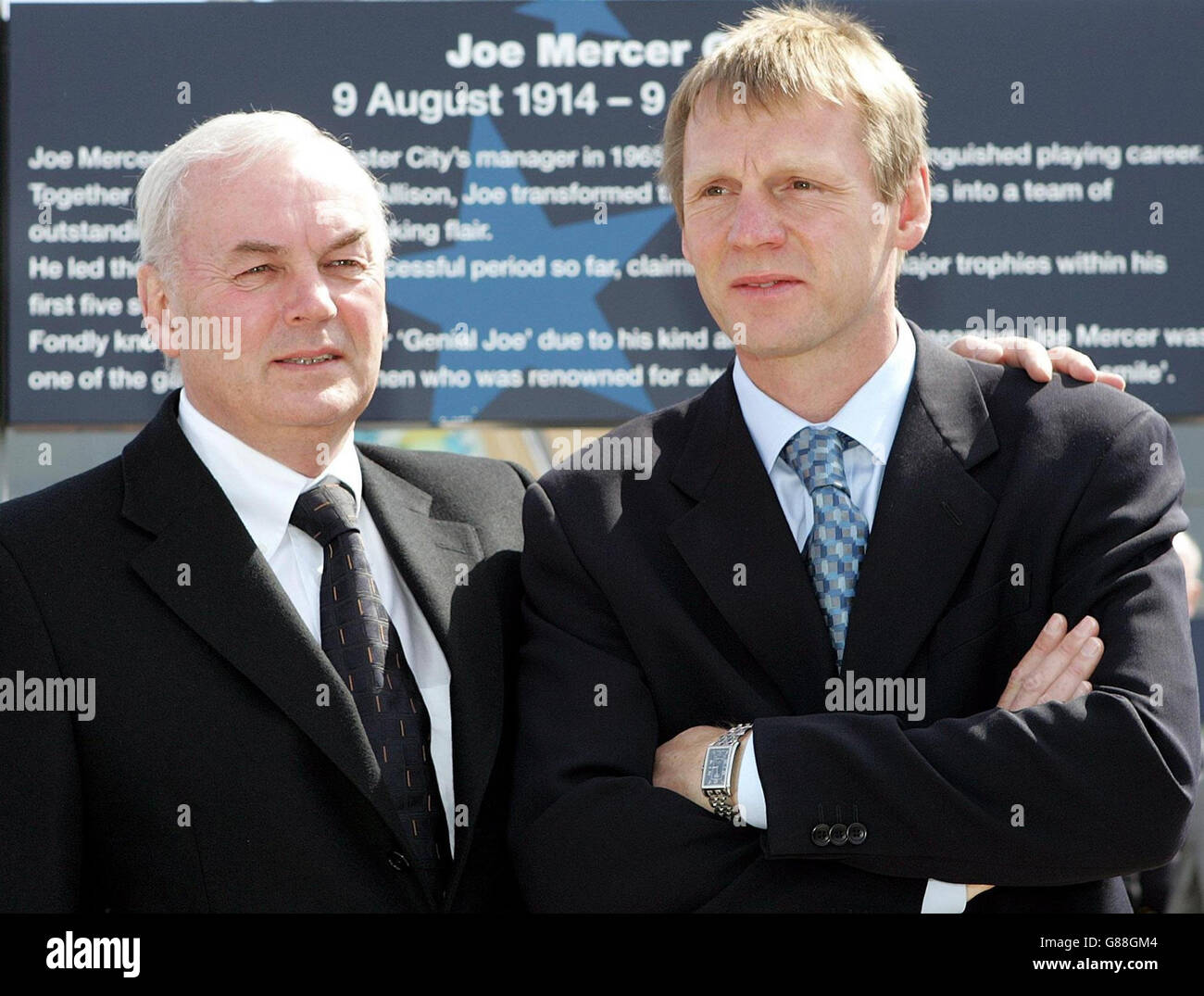 New Manchester City manager Stuart Pearce (R) with chairman John Wardle ...