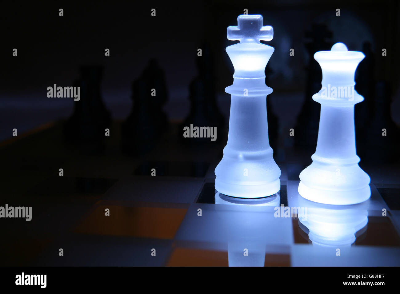 Two chess pieces hi-res stock photography and images - Alamy
