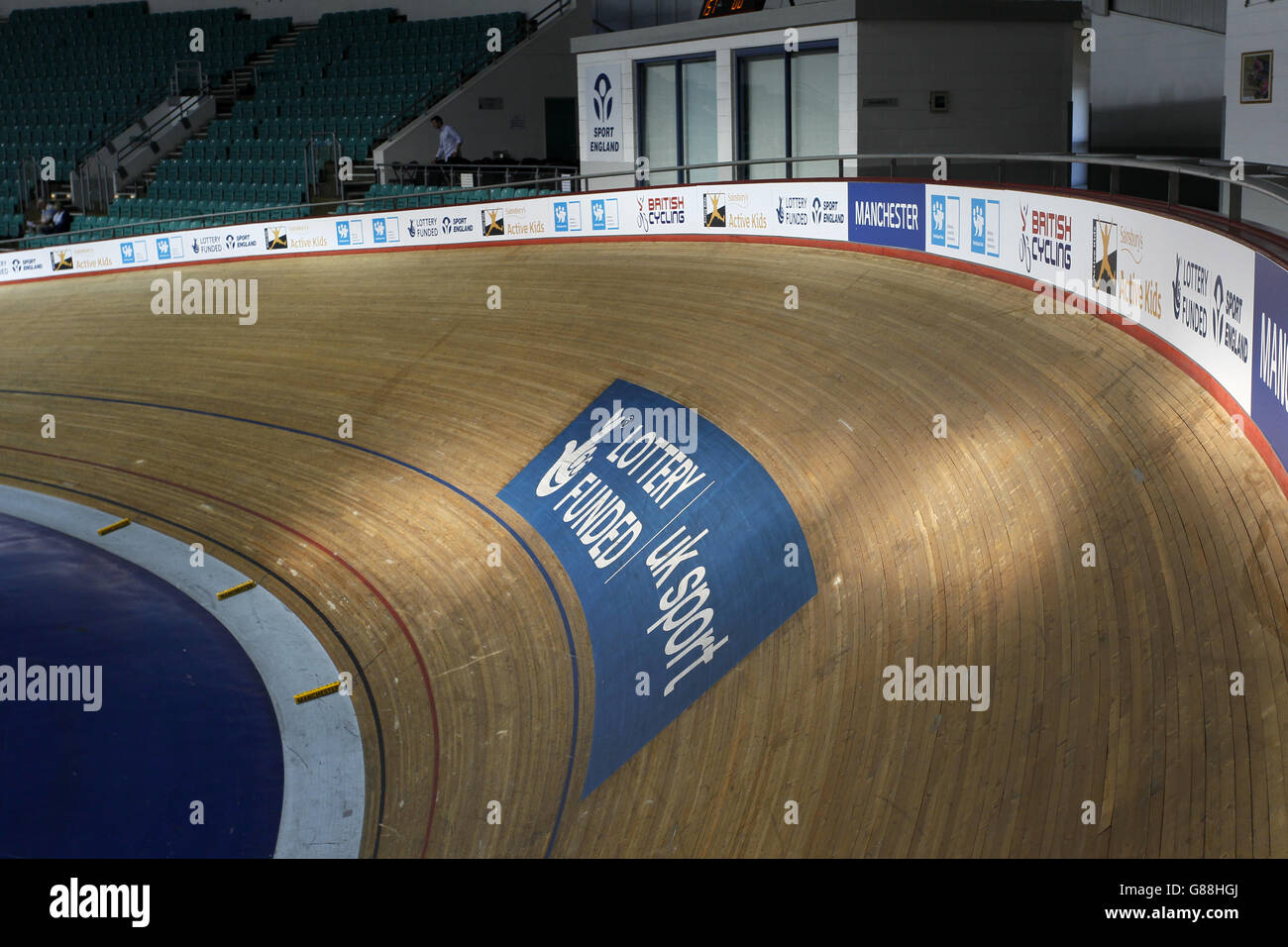 Manchester velodrome national cycling centre hi-res stock photography ...