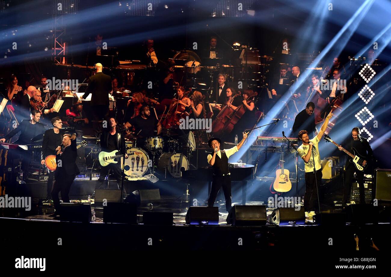 Wear The Rose Live - London Stock Photo - Alamy