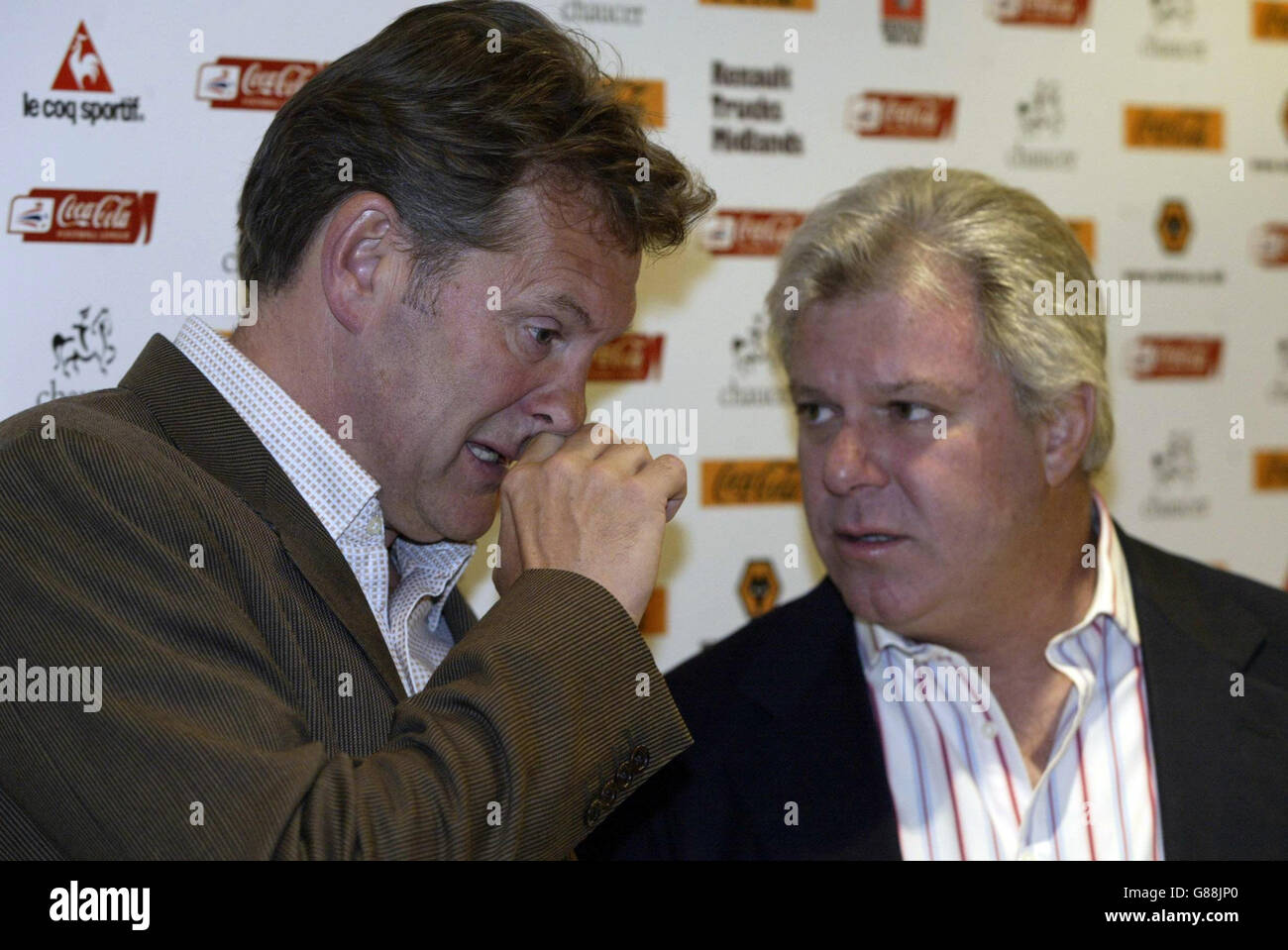 Wolverhampton wanderers manager glenn hoddle talks to chairman rick ...