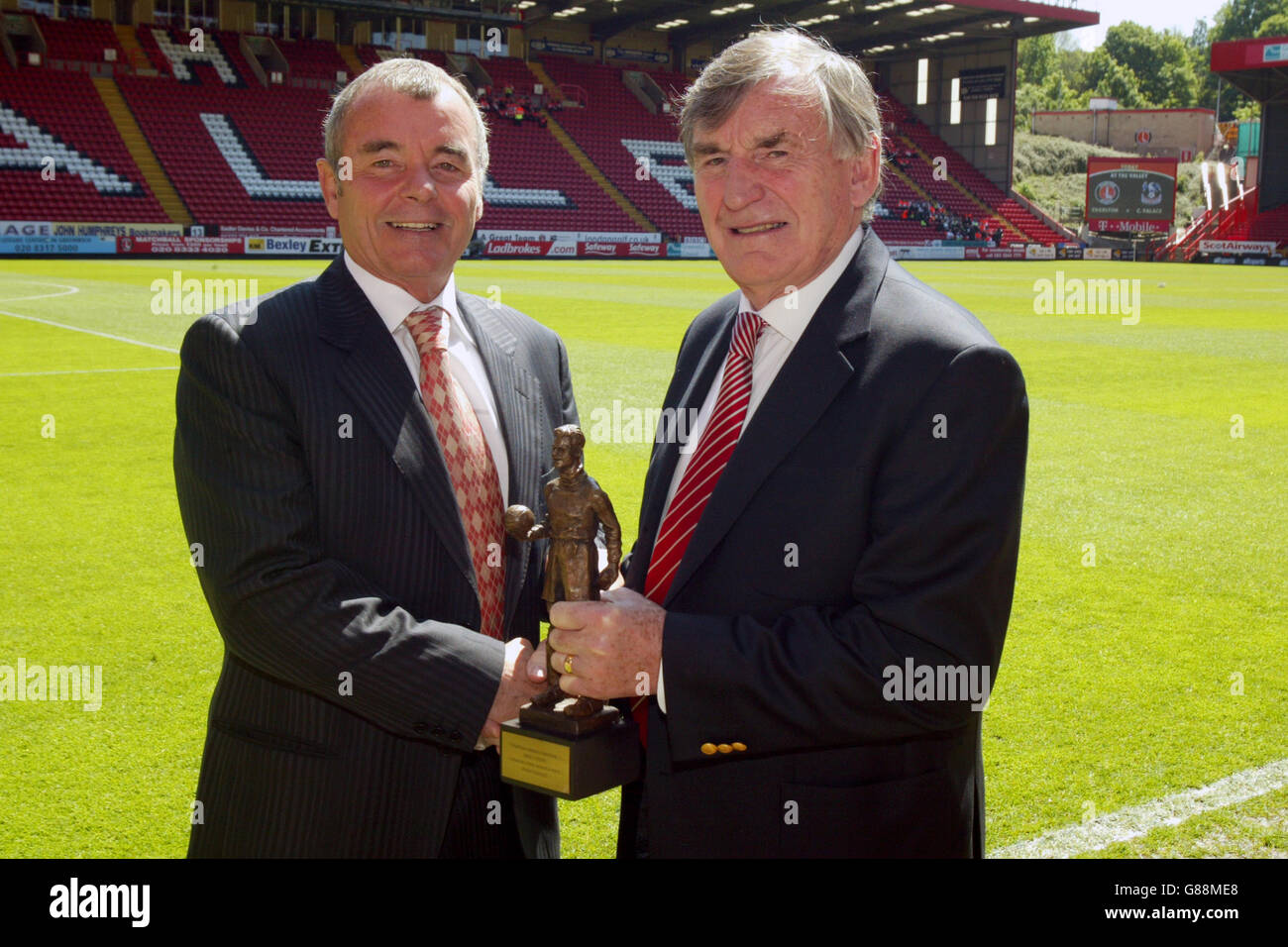 Charlton athletic assistant manager keith peacock hi-res stock ...