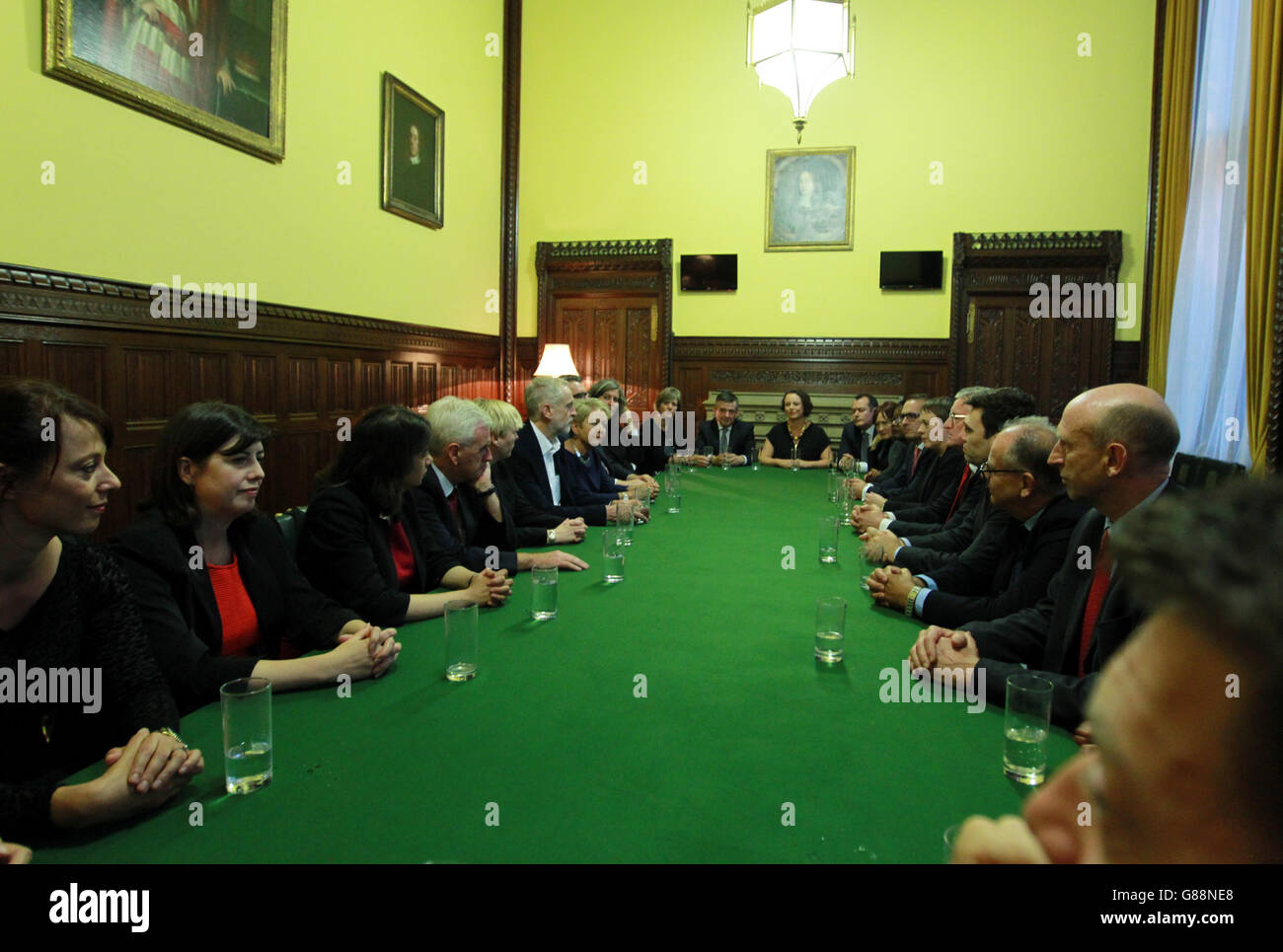 New Labour party leader Jeremy Corbyn chairs his first shadow cabinet ...