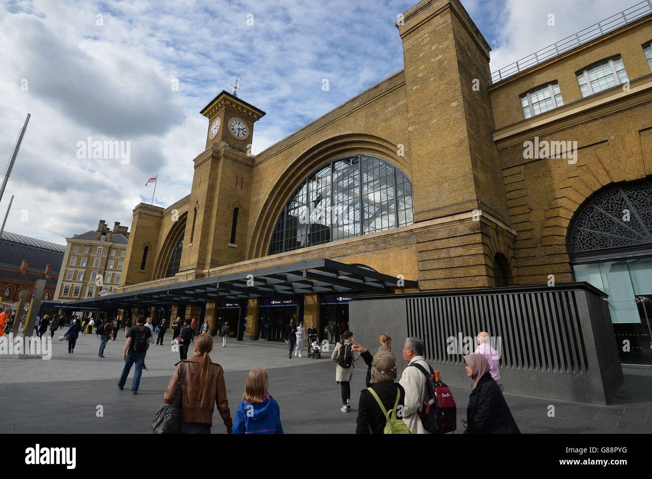 Train hit buffers at King's Cross Stock Photo - Alamy