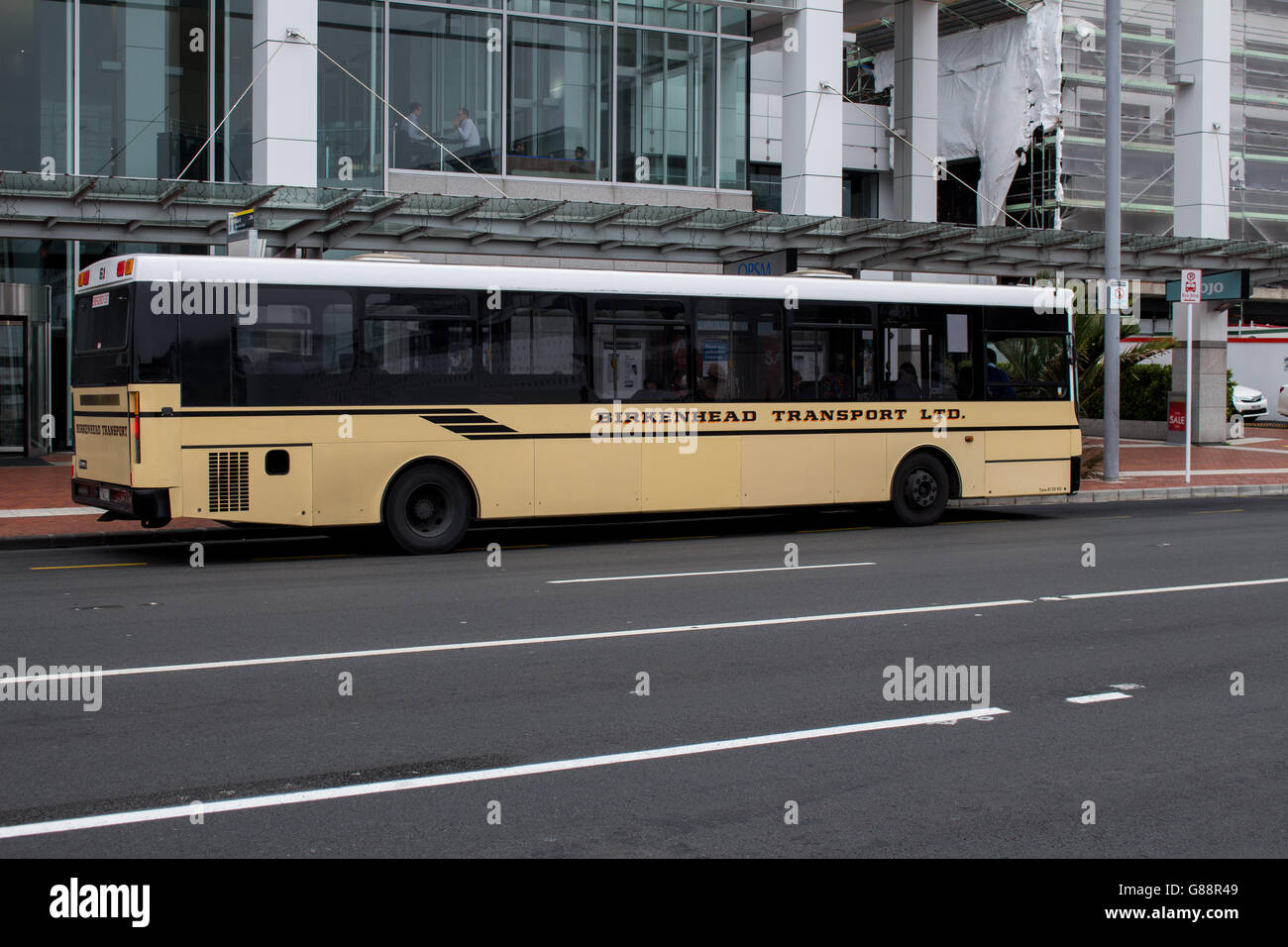 Birkenhead Transport buses in Downtown Auckland Stock Photo - Alamy