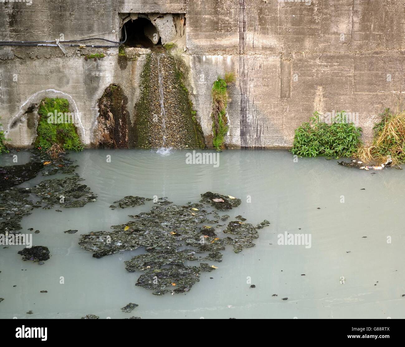 Heavily polluted water hi-res stock photography and images - Alamy