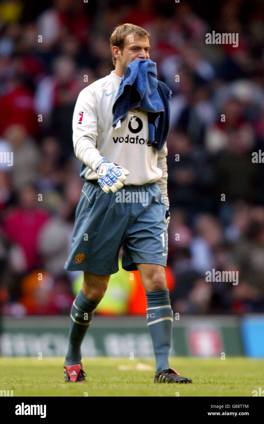 Manchester united goalkeeper roy carroll hi-res stock photography and ...