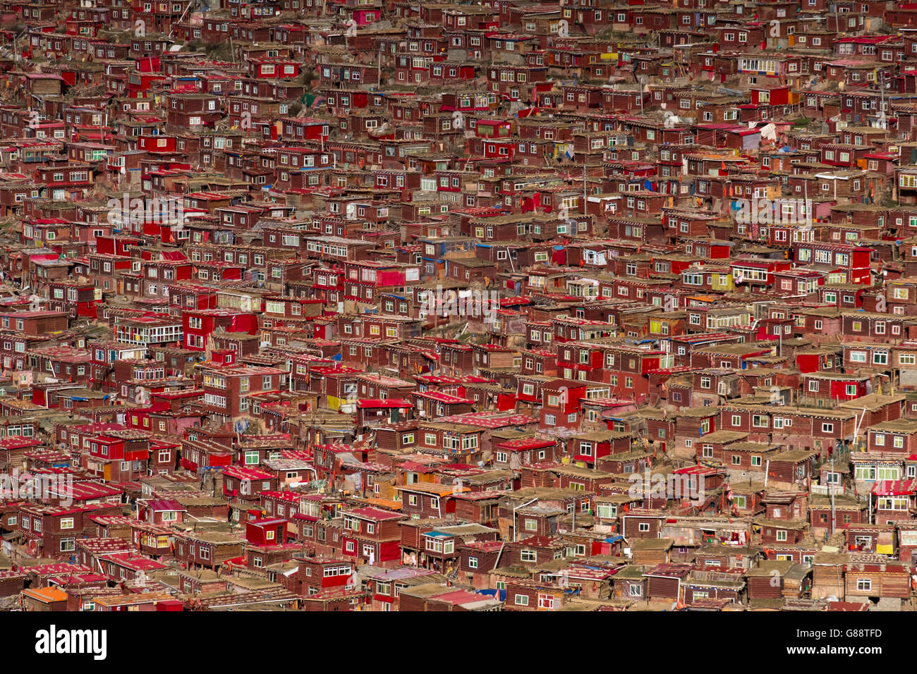 Sertar cityscape with Larung Gar Buddhist Academy and mountains at ...