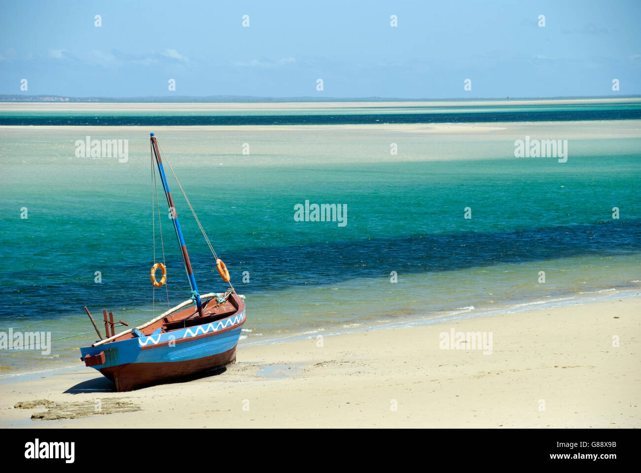 A dhow on the beach, Inhambane, Mozambique Stock Photo - Alamy