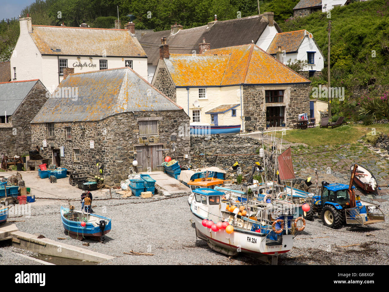 Cornish fishing boats hi-res stock photography and images - Alamy