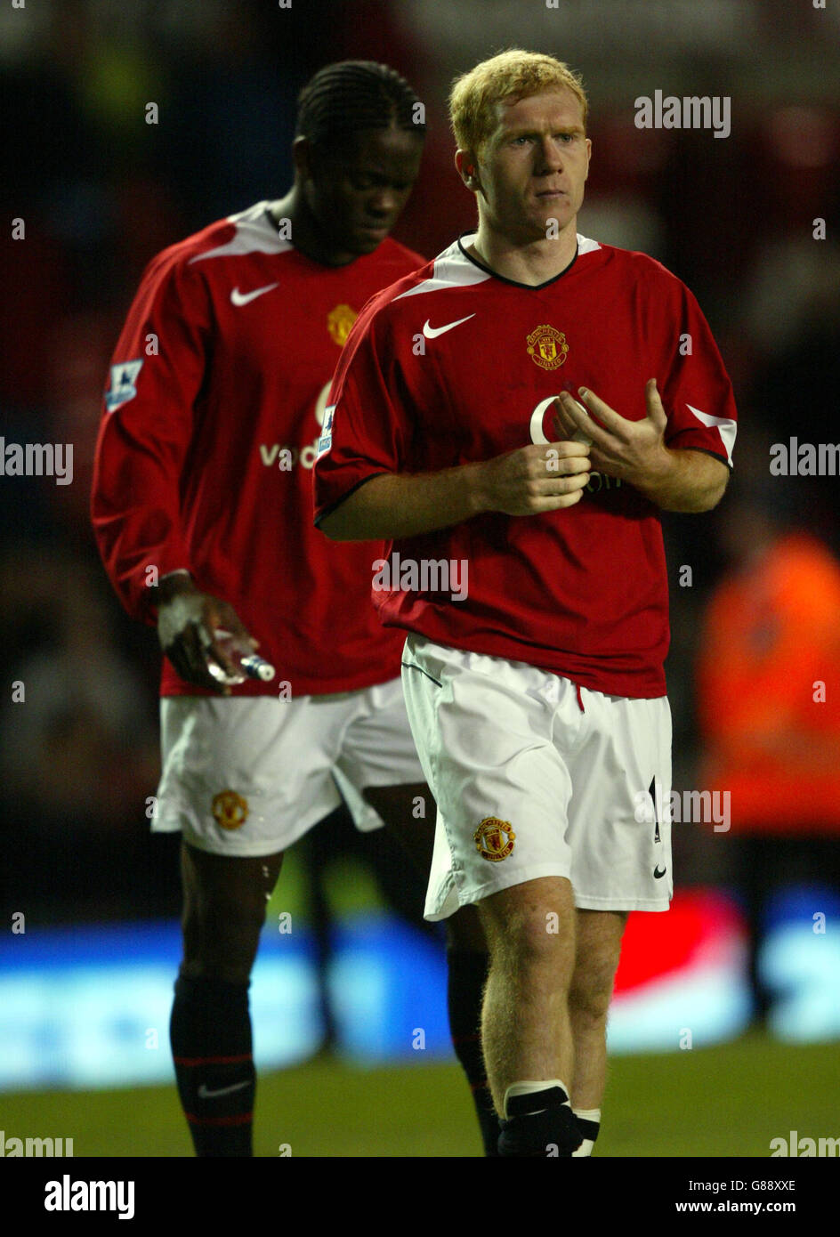 Manchester United's Paul Scholes and Louis Saha leaves the field ...