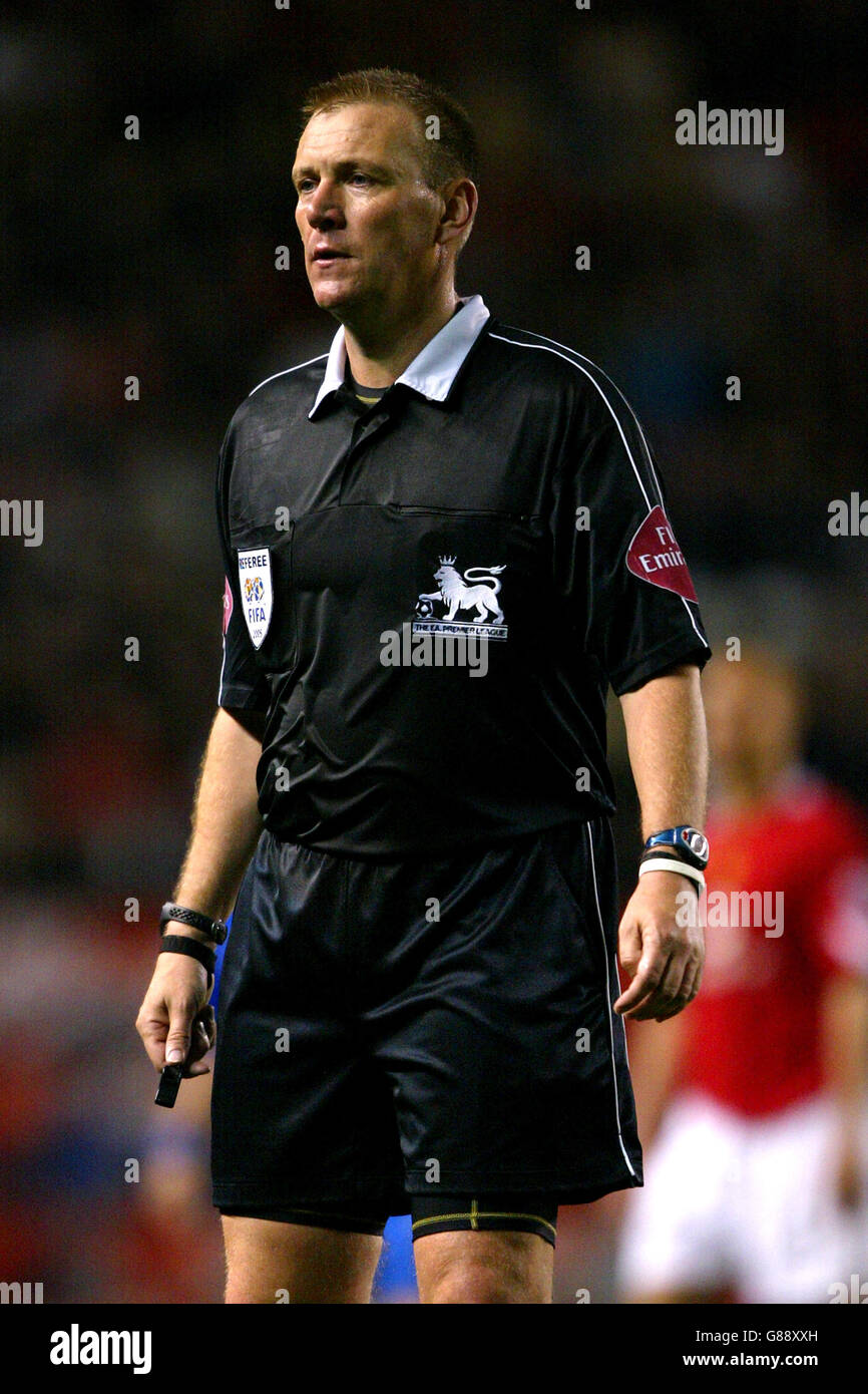 Graham poll premier league referee hi-res stock photography and images ...