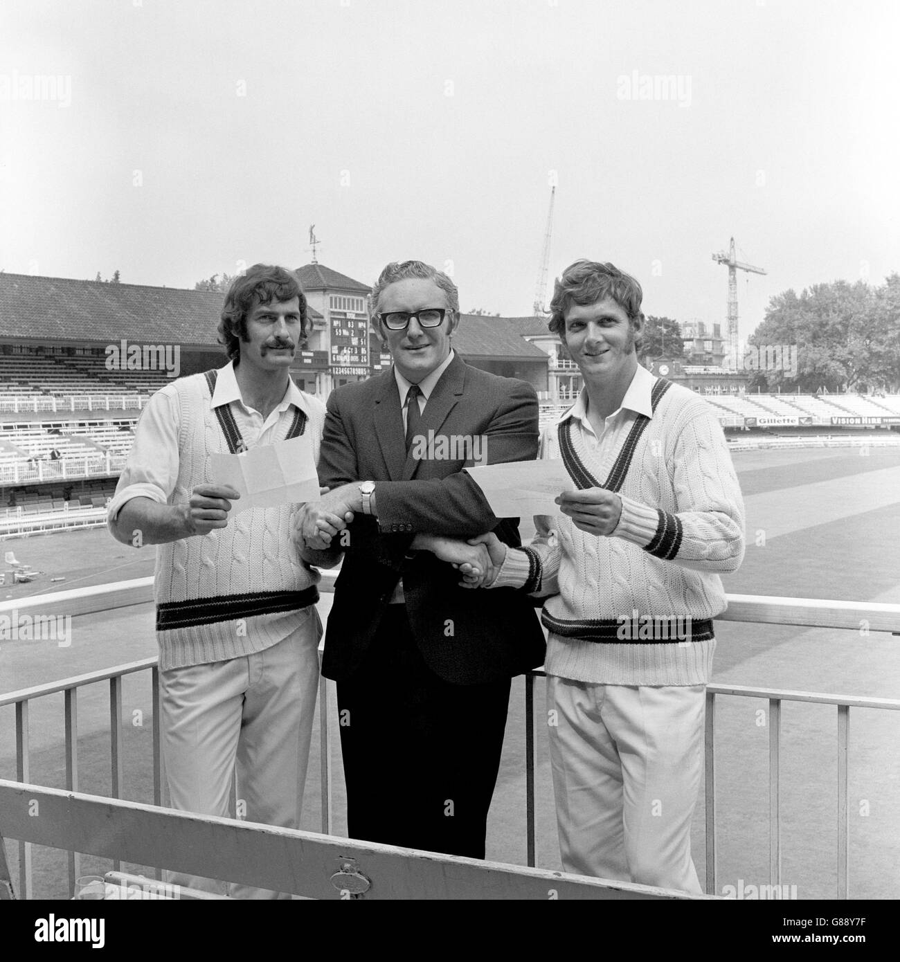 Cricket - The Ashes - Second Test - England v Australia - Fourth Day ...