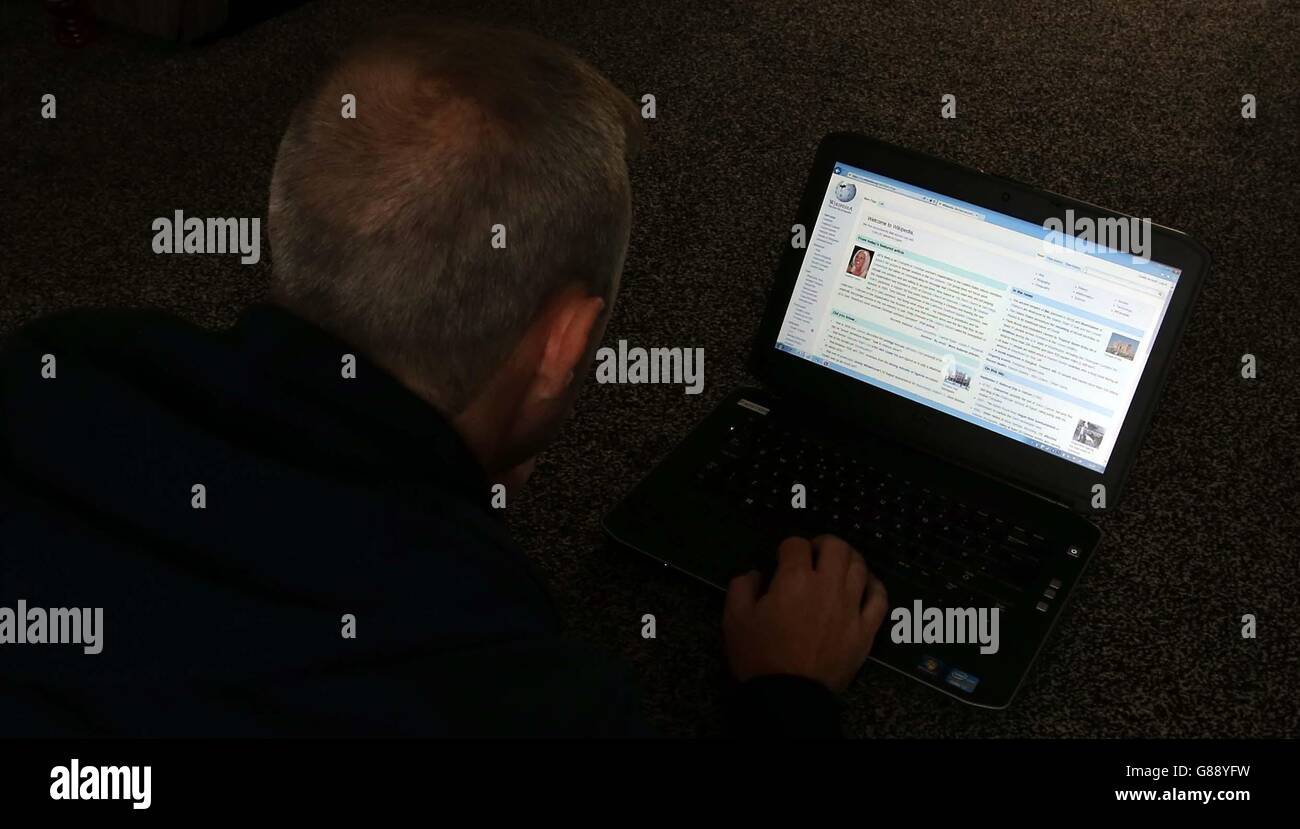 Wikipedia laptop person hi-res stock photography and images - Alamy