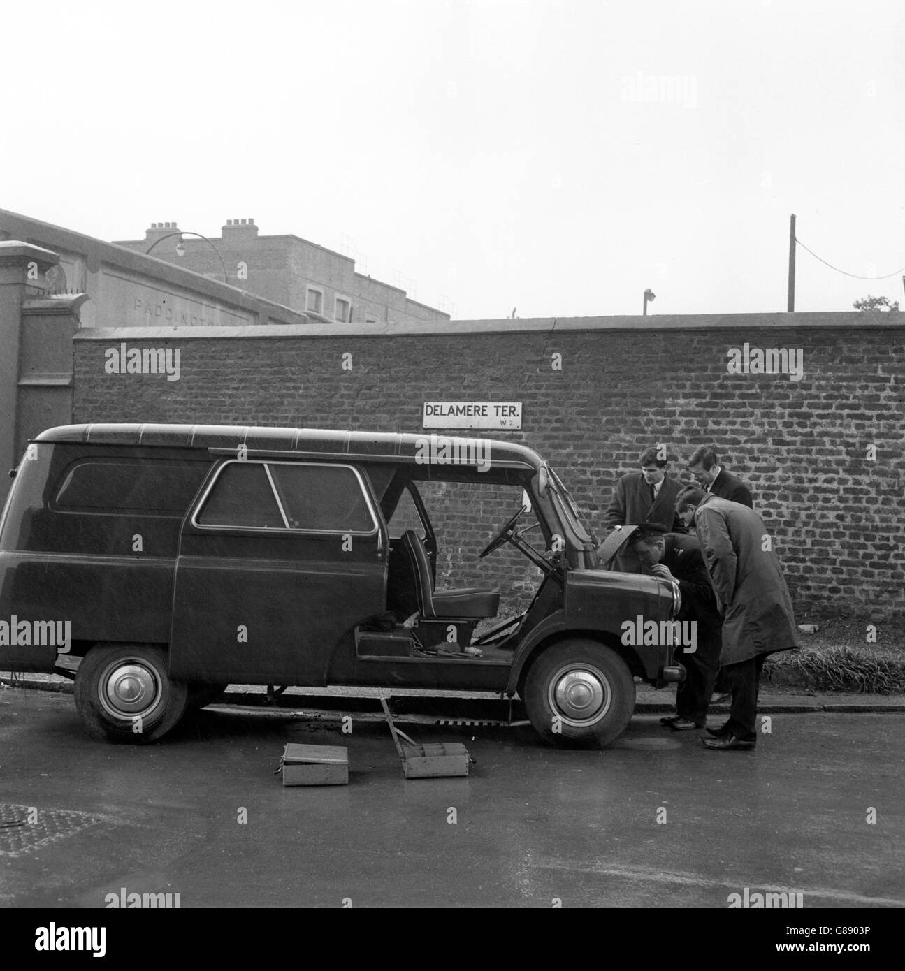 Bank van Black and White Stock Photos & Images - Alamy