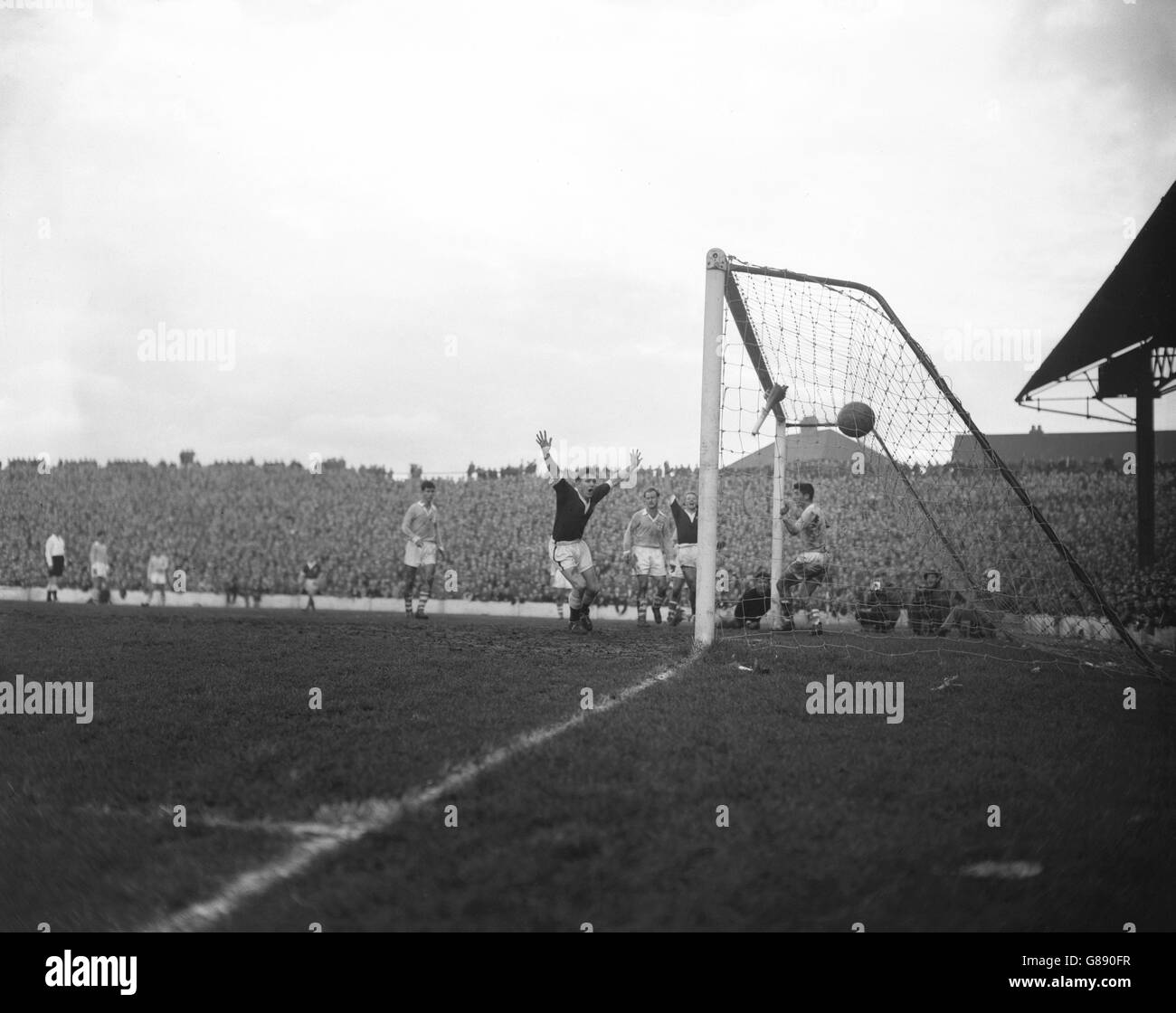 Wales world cup 1958 hi-res stock photography and images - Alamy