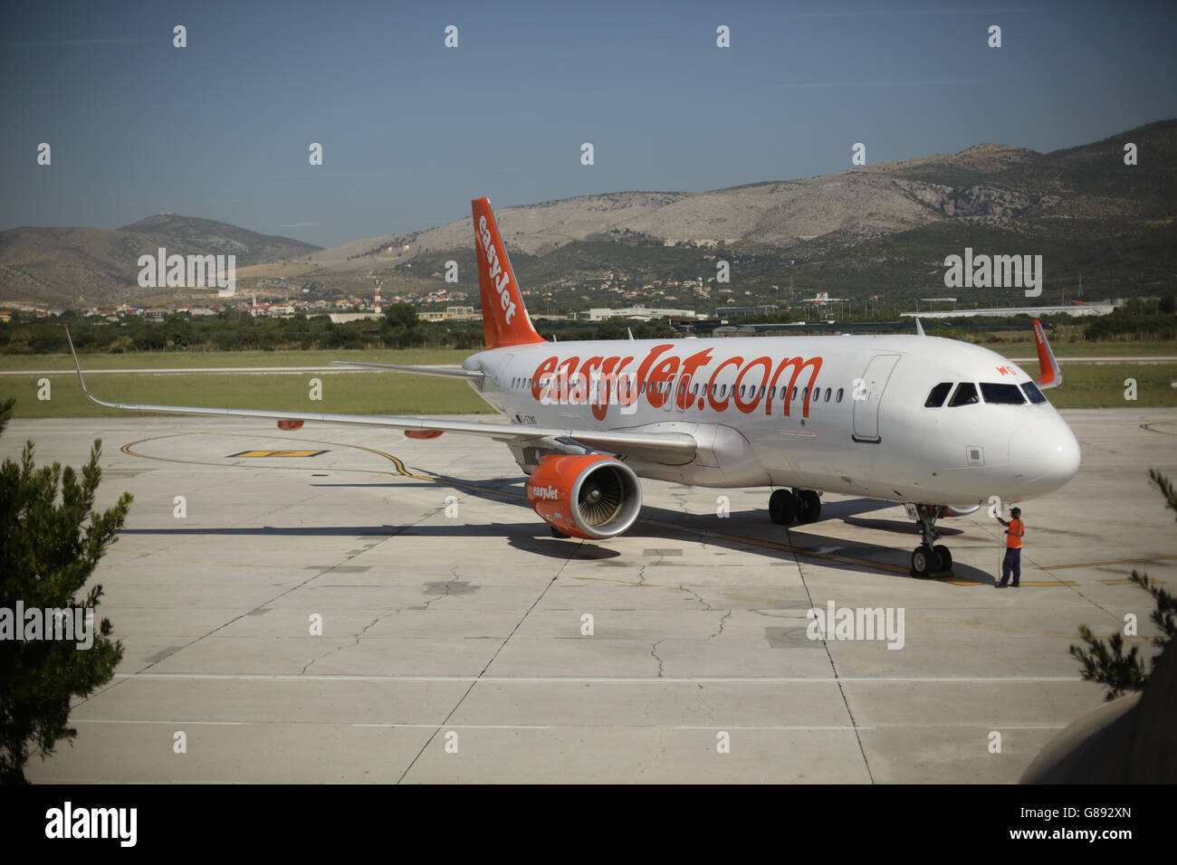 Easyjet branding logo travel transport aeroplane airport hi-res stock ...
