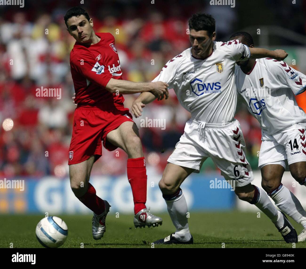 Liverpool gareth barry anfield hi-res stock photography and images - Alamy