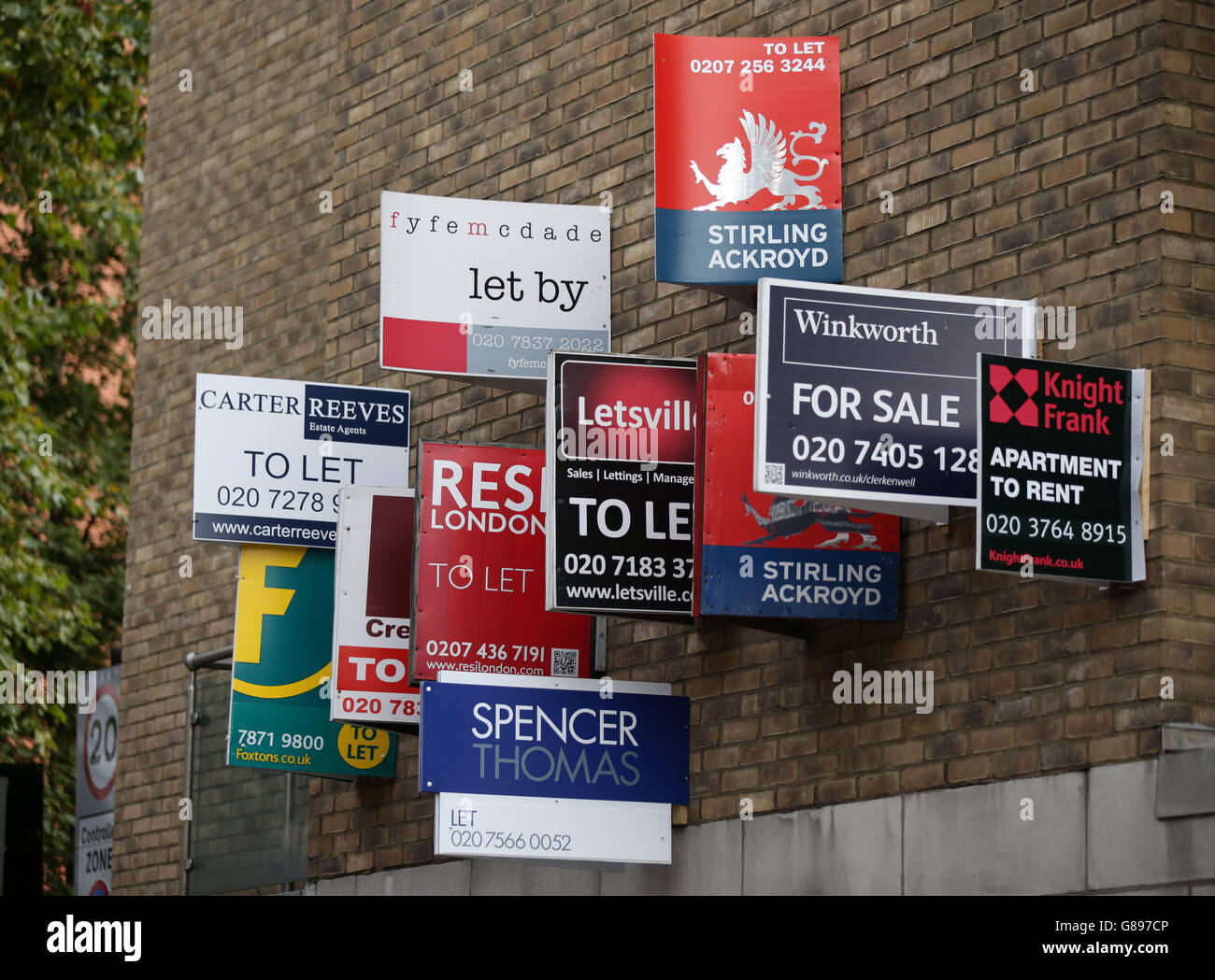 Estate agents signs hi-res stock photography and images - Alamy